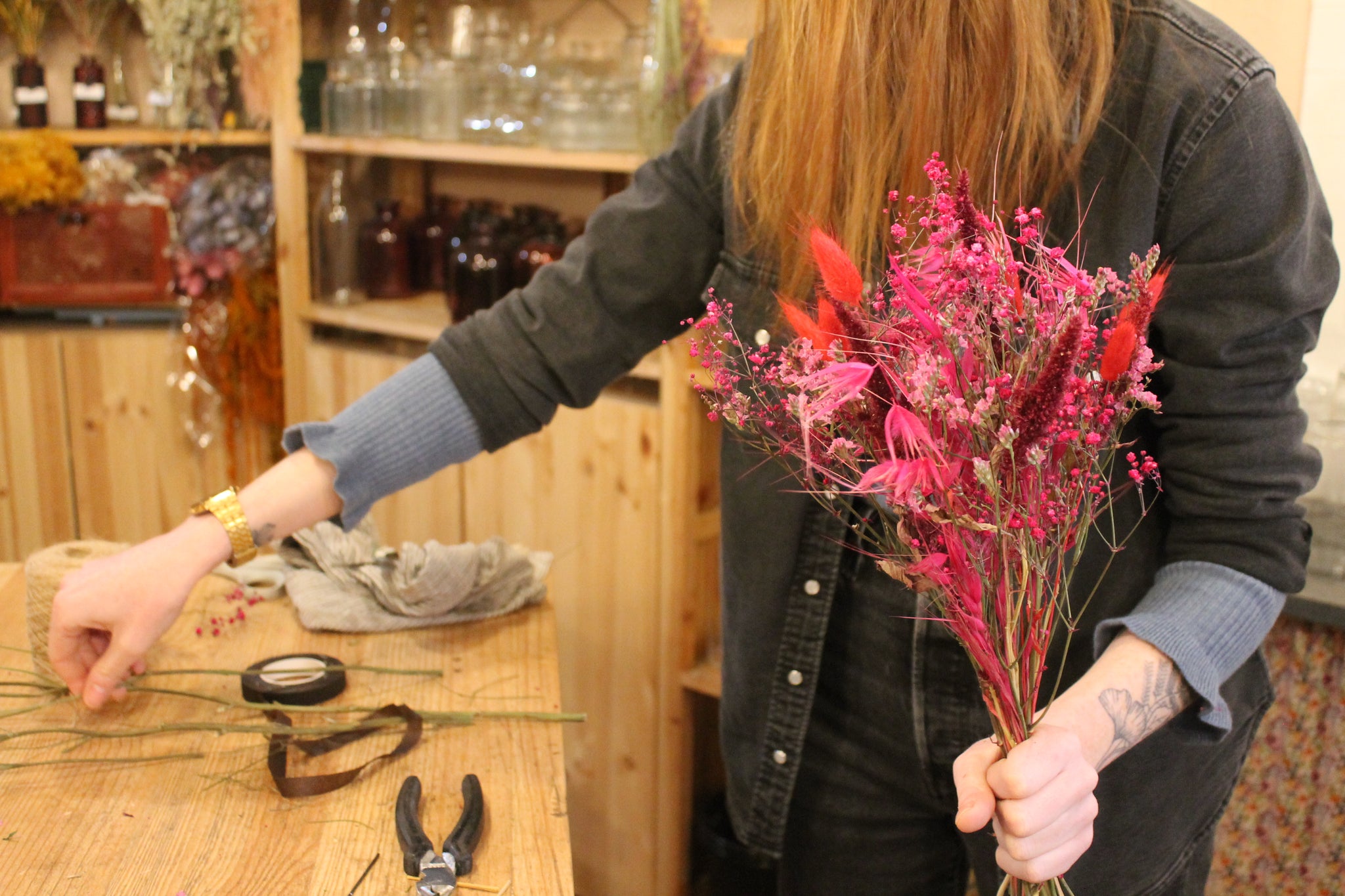 Create a dried flower arrangement with us